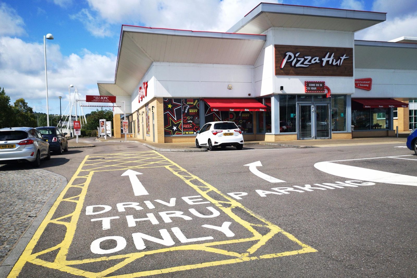 Het verhaal van Pizza Hut - het ontstaan van Pizza Hut - Hey!USA