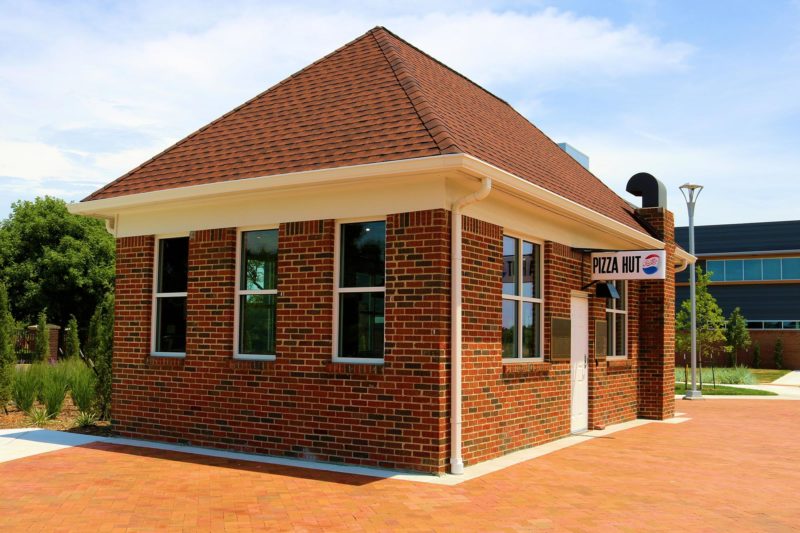 Het verhaal van Pizza Hut - het ontstaan van Pizza Hut - Hey!USA