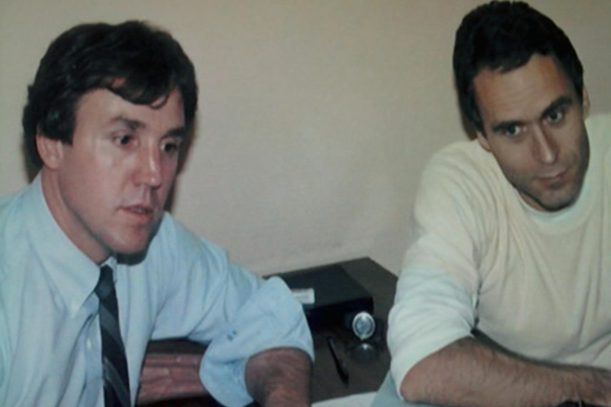 Het verhaal van seriemoordenaar Ted Bundy - Hey!USA